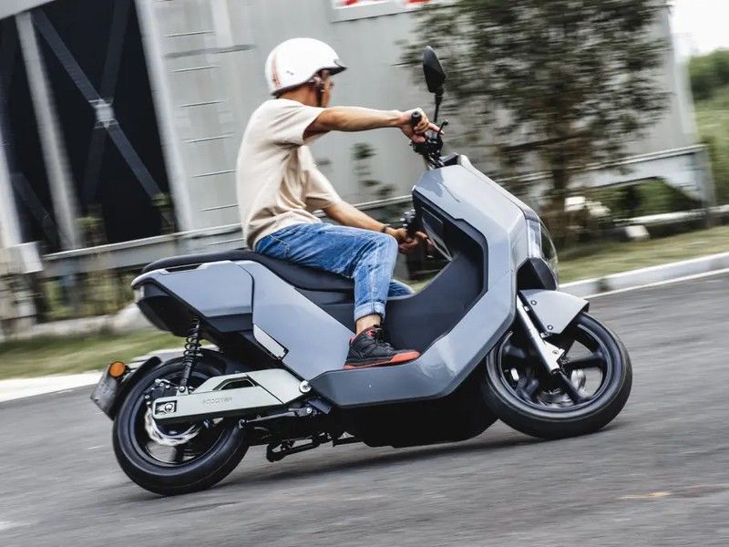 Motocicleta eléctrica marca Ecooter E5 LITE L3 — Totmoto